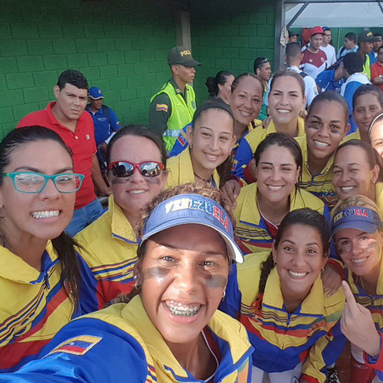 Selección venezolana de softbol femenino gana oro Juegos Bolivarianos